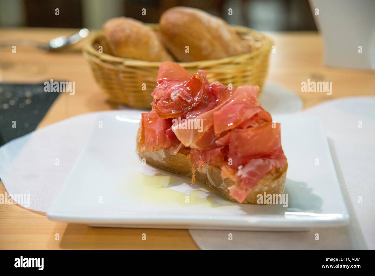 Olive oil on toast spain hi-res stock photography and images - Alamy