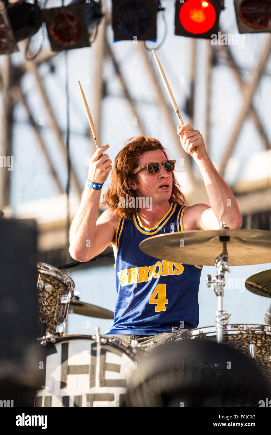 Drummer julian dorio hi-res stock photography and images - Alamy