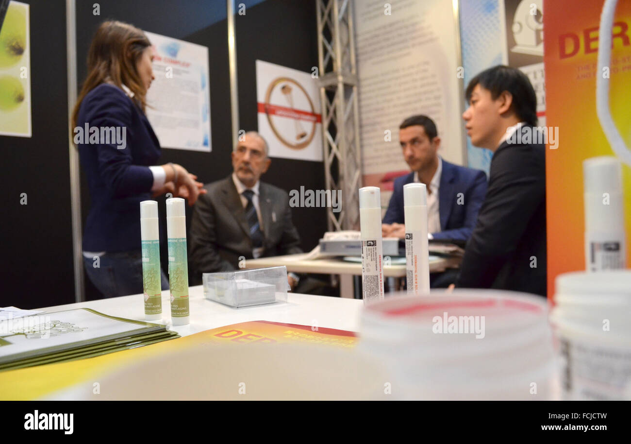 Tokyo, Japan. 22nd Jan, 2016. Dr.ssa Daniela Passaretti of Itali, Dr ...