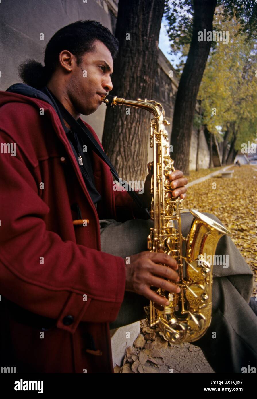 Saxophone paris hi-res stock photography and images - Alamy