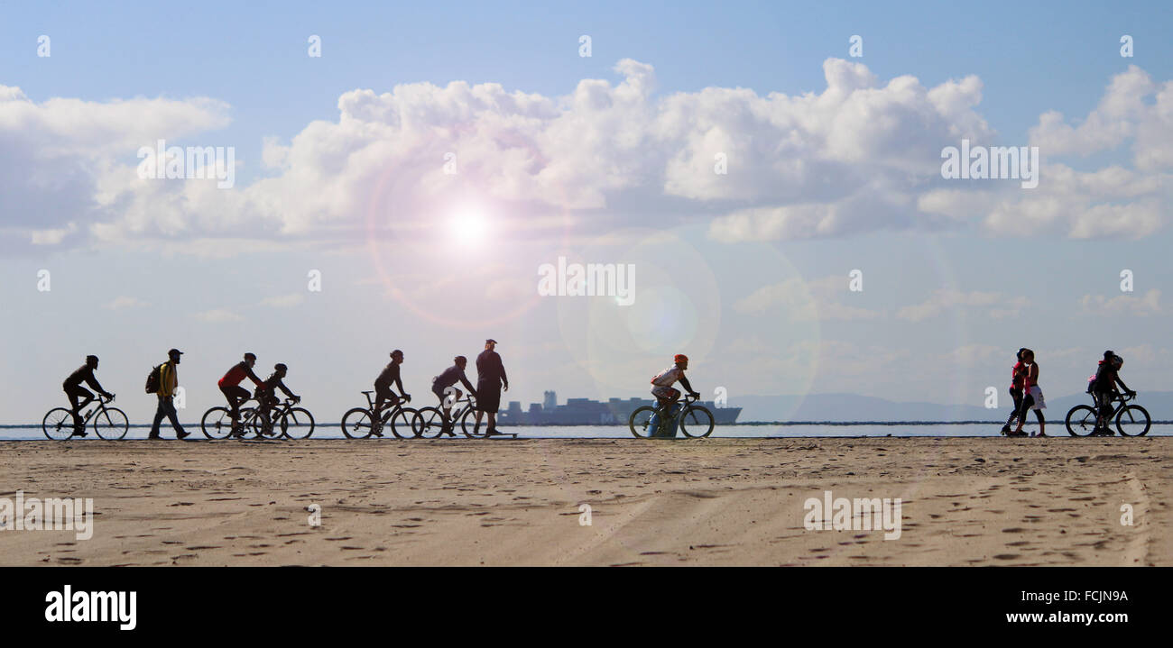 Group of people riding bikes hi-res stock photography and images - Alamy