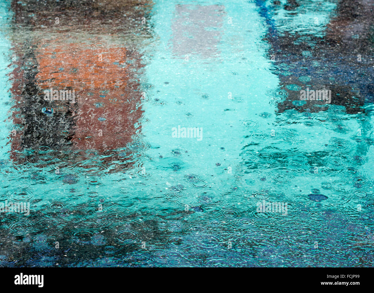 Rain water on pavement hi-res stock photography and images - Alamy