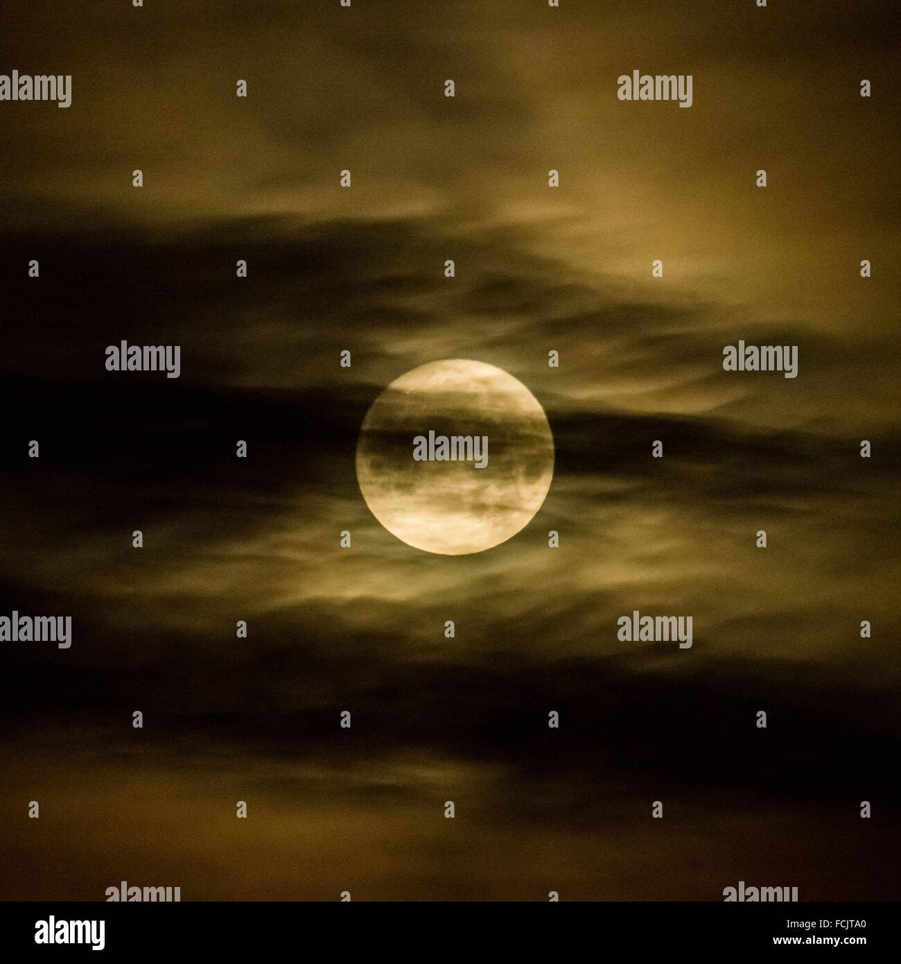 London moon hi-res stock photography and images - Alamy