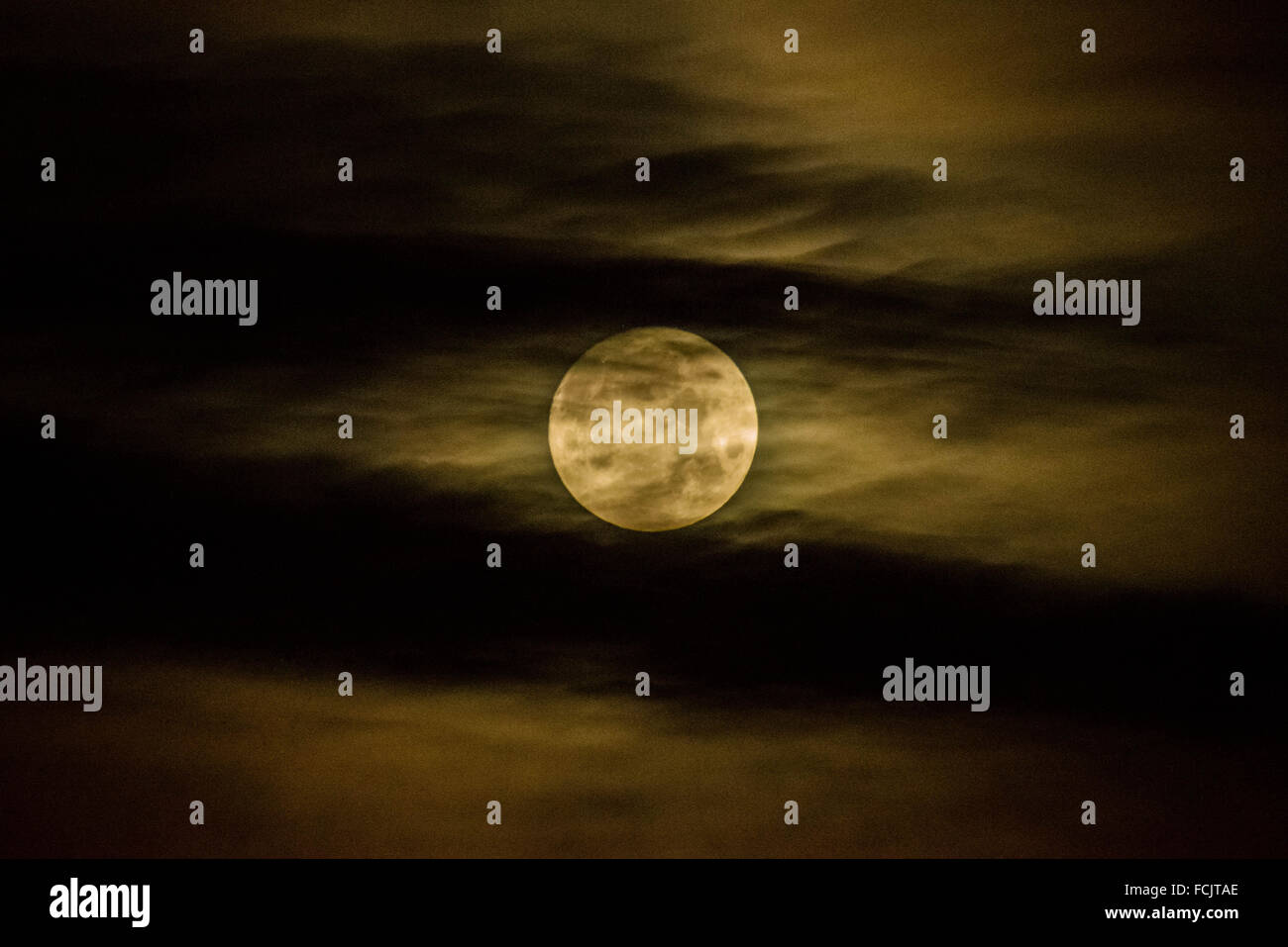 London moon hi-res stock photography and images - Alamy