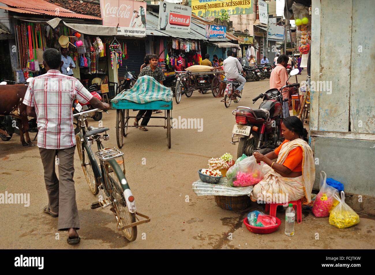 Street scene kumbakonam tamil nadu hi-res stock photography and images ...