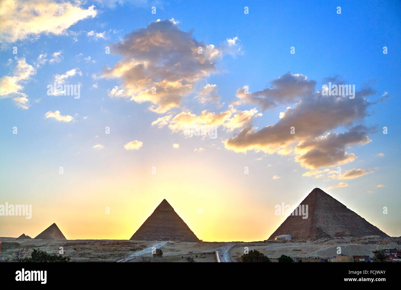 Pyramids of the giza hi-res stock photography and images - Alamy