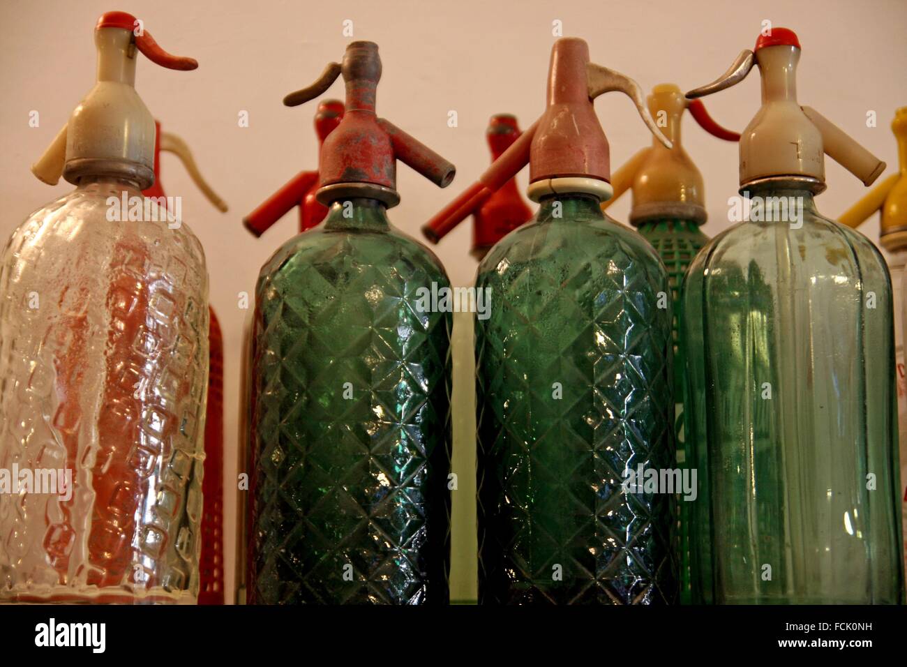 Soda siphon siphons hi-res stock photography and images - Alamy