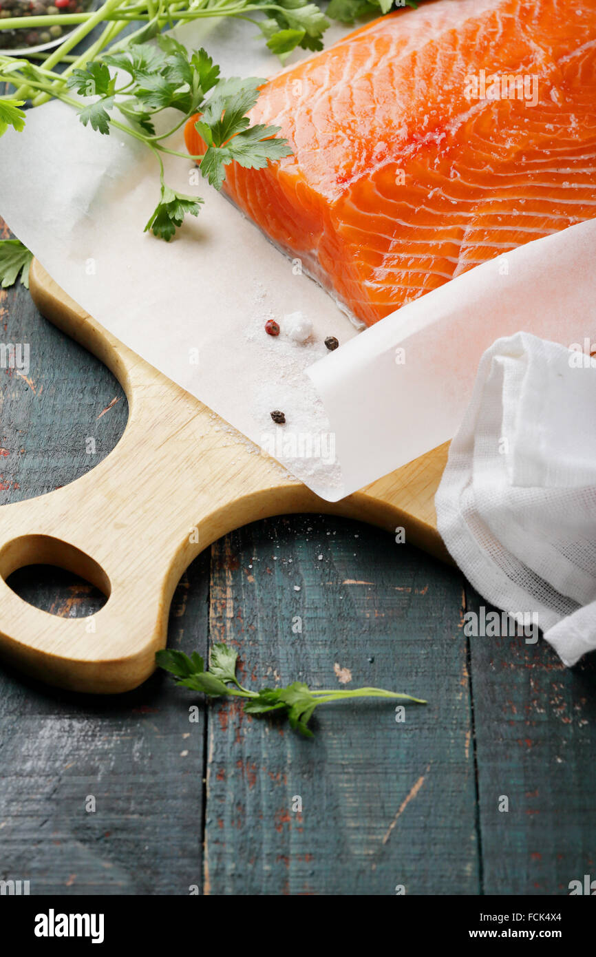 Cutting up salmon hi-res stock photography and images - Alamy