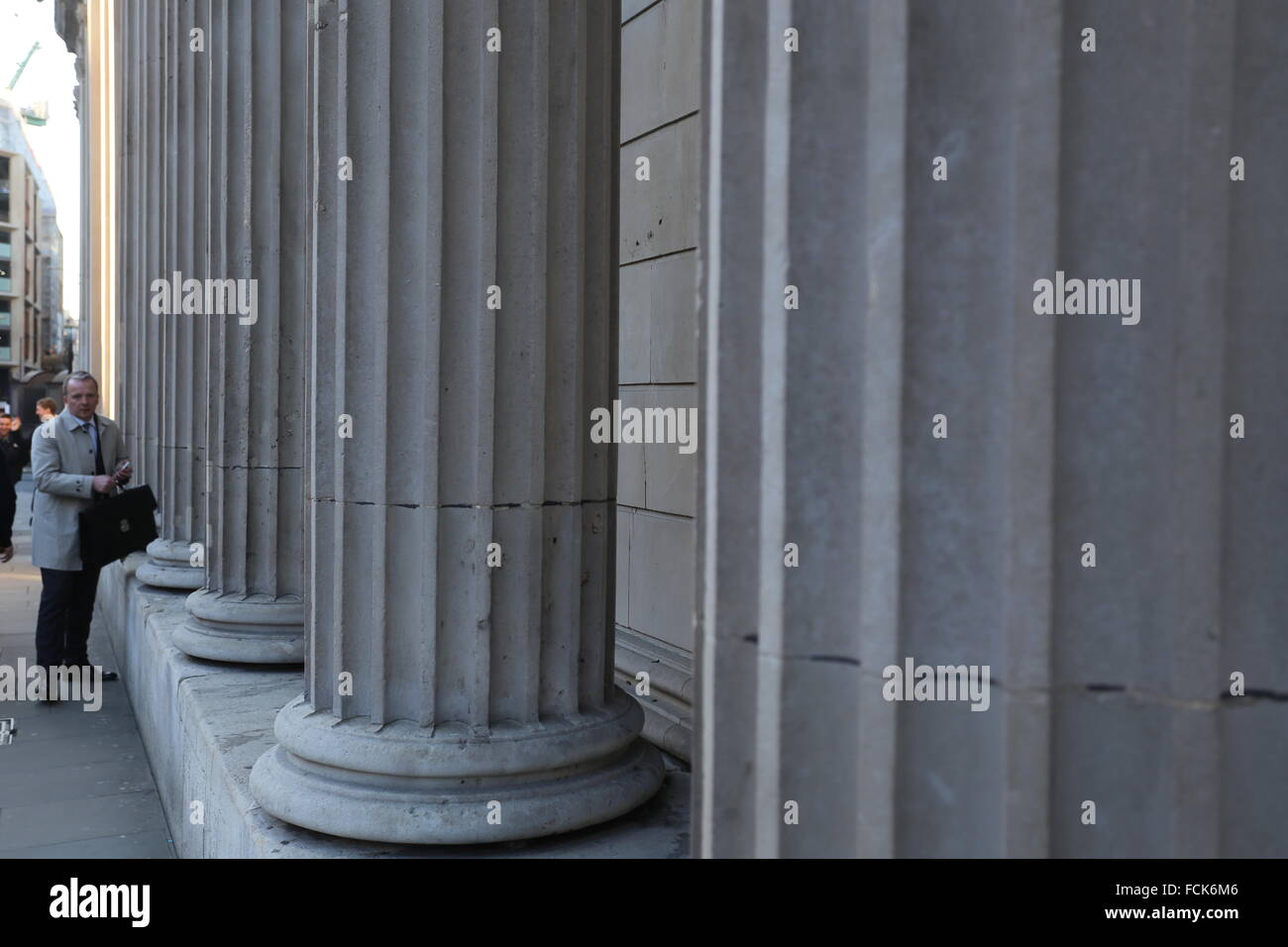 The Bank of England, Threadneedle Street, London EC2R 8AH Stock Photo ...