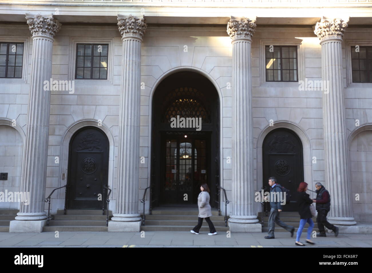 The Bank of England, Threadneedle Street, London EC2R 8AH Stock Photo ...