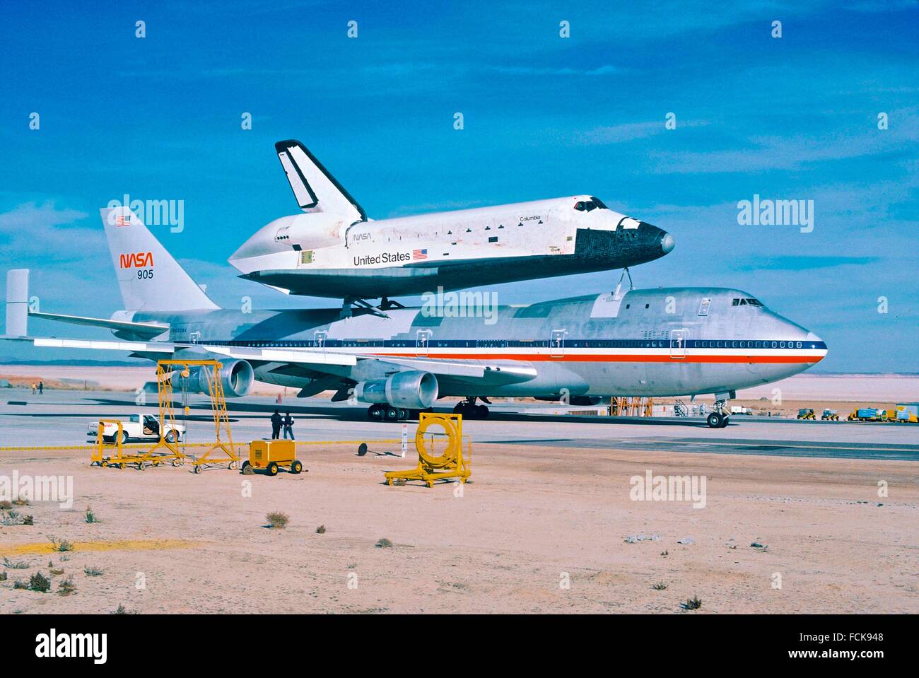 Space shuttle on boeing 747 hi-res stock photography and images - Alamy