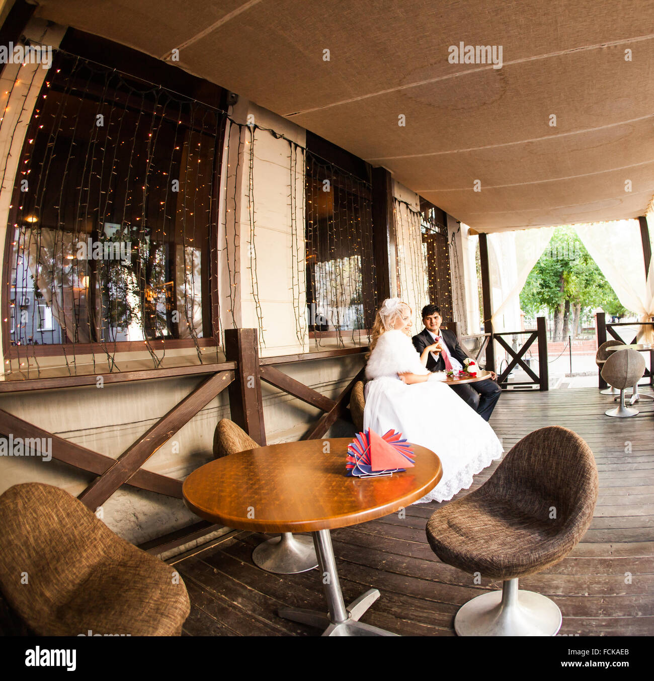Bride and groom drinking coffee at an outdoor cafe Stock Photo - Alamy