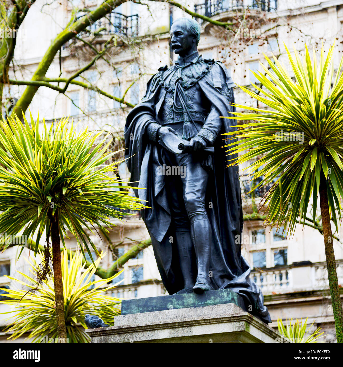 marble and statue in old city of london england Stock Photo - Alamy