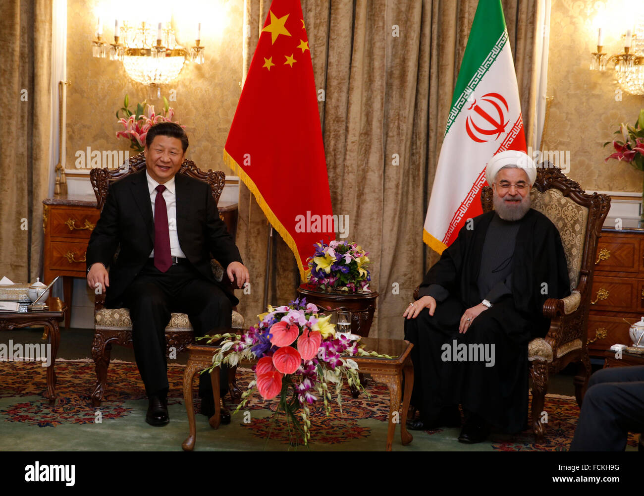 Tehran, Iran. 23rd Jan, 2016. Chinese President Xi Jinping (L) talks ...