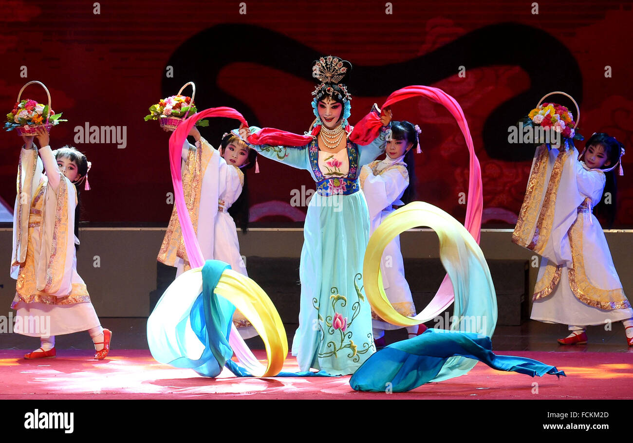 Kunming. 22nd Jan, 2016. Artists perform Peking Opera at a Spring ...