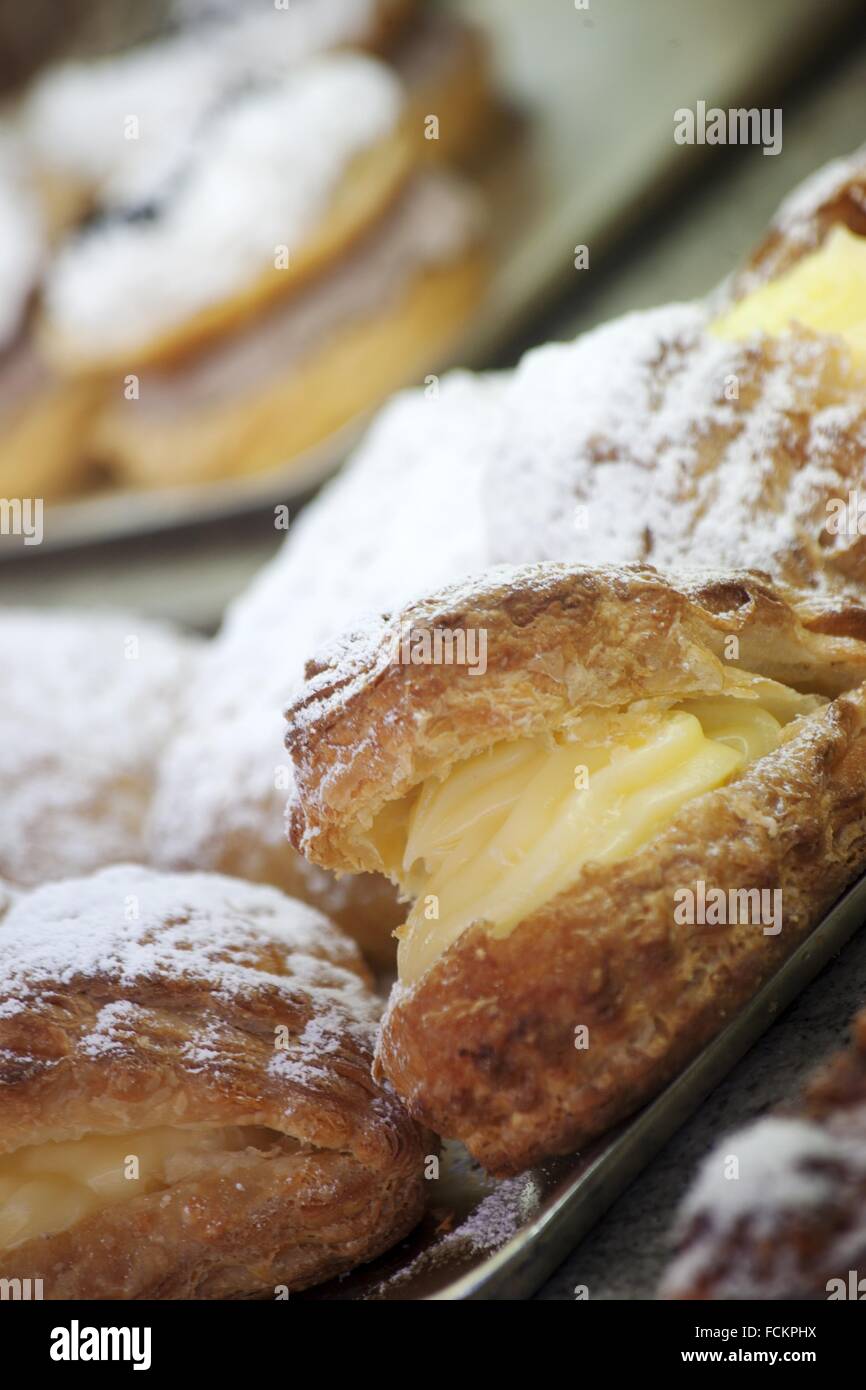 Cream cakes hi-res stock photography and images - Alamy