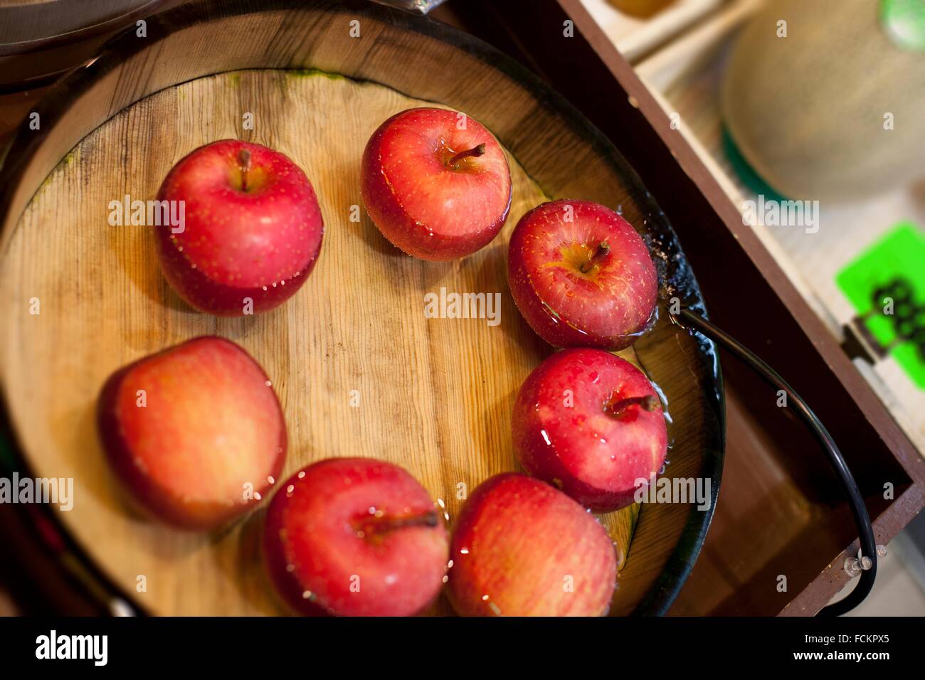 Floating on water, underwater hi-res stock photography and images - Alamy