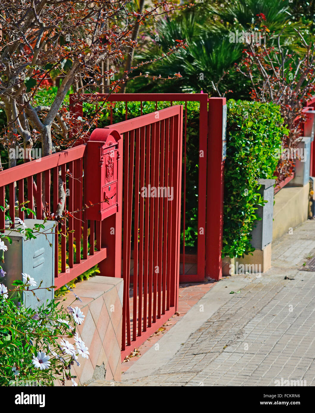 Gate entrance fence mailbox hi-res stock photography and images - Alamy