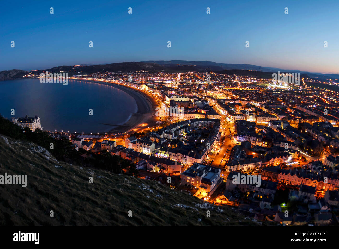 The town of Llandudno illuminated at night Stock Photo - Alamy