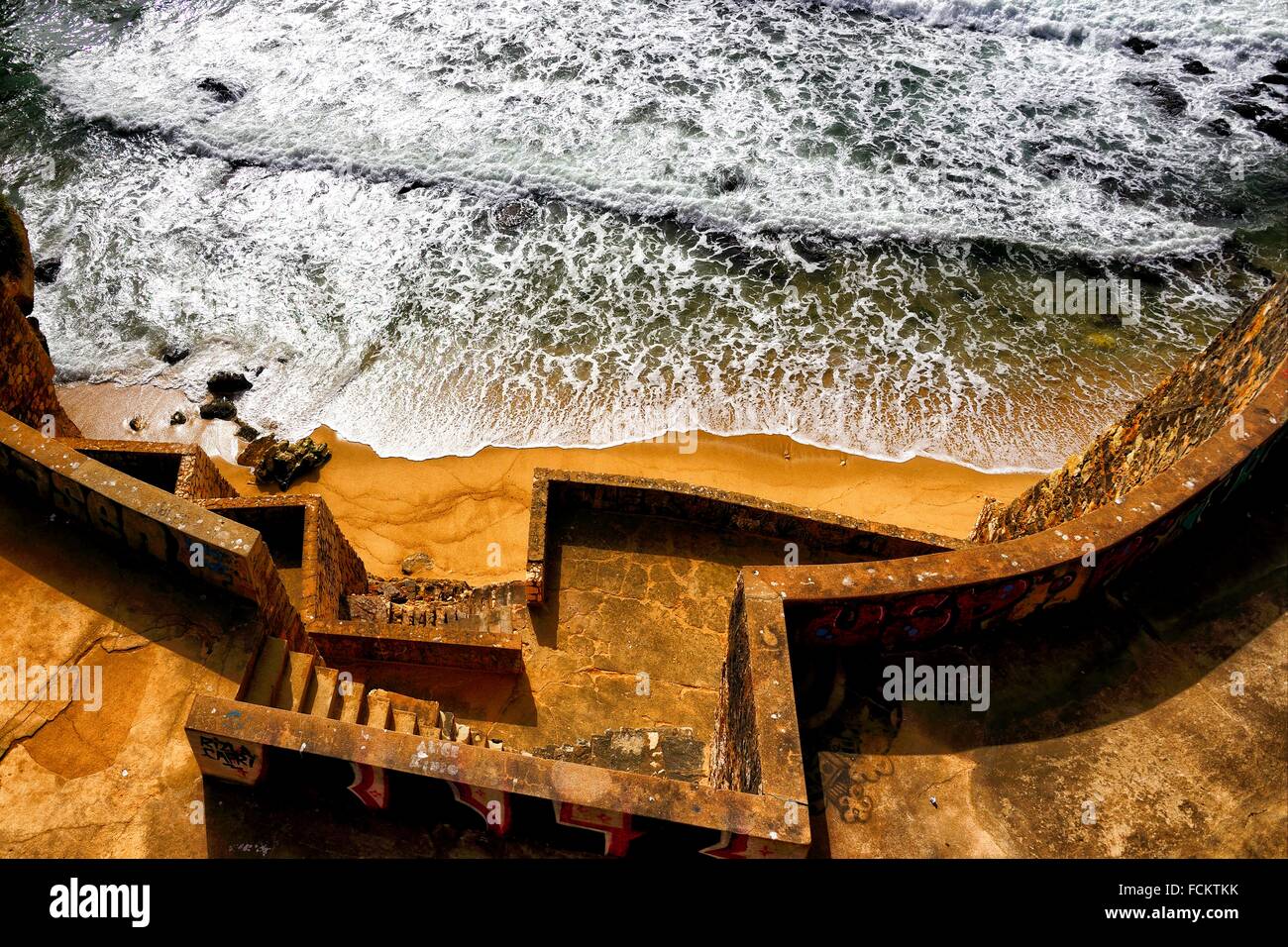 Algarve cliffs steps hi-res stock photography and images - Alamy