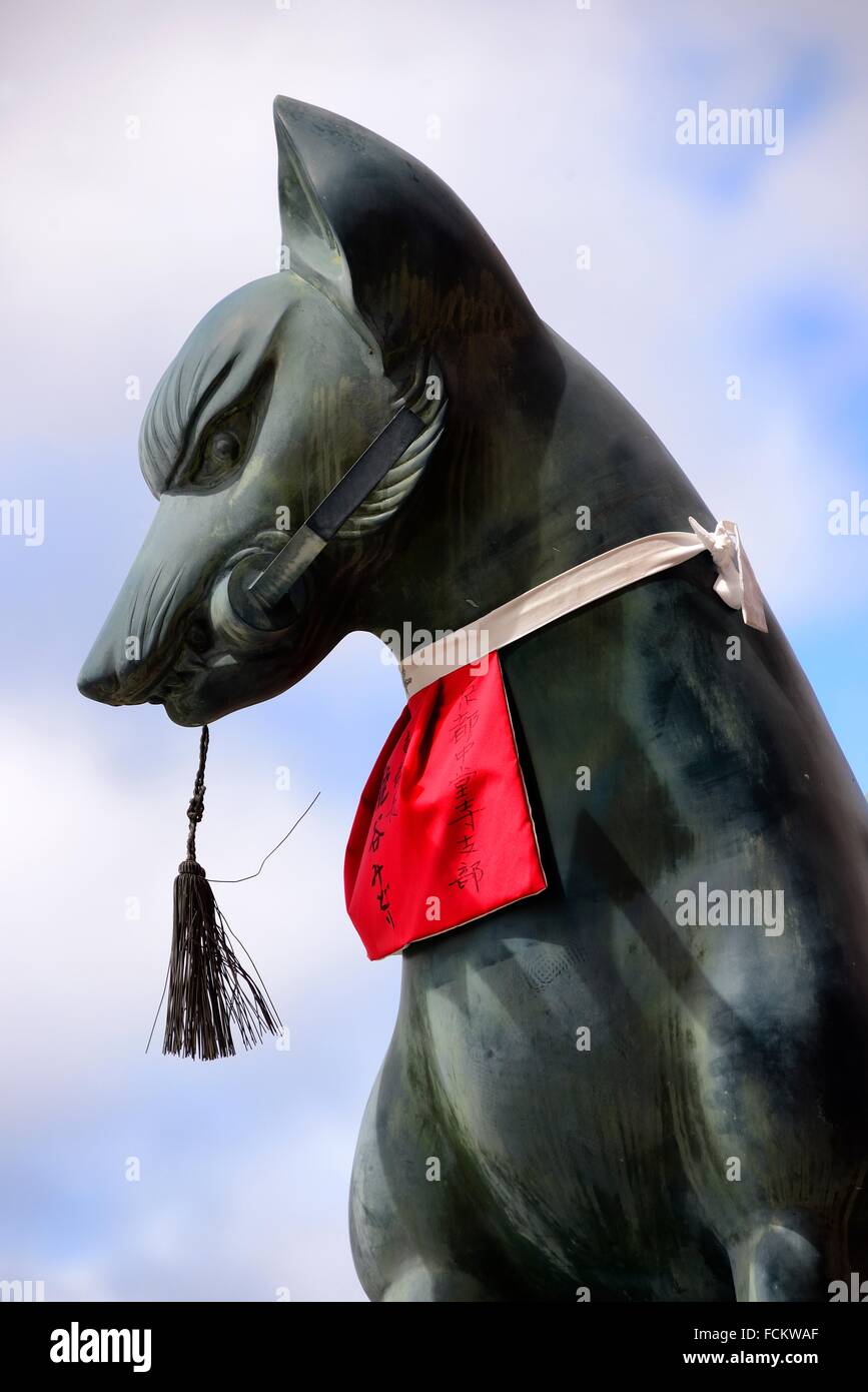 Statuette kitsune messenger fox hi-res stock photography and images - Alamy