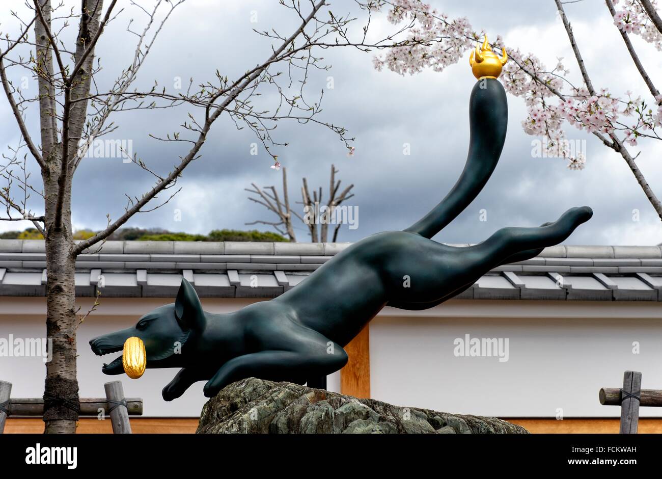 Side view fushimi inari shrine hi-res stock photography and images - Alamy