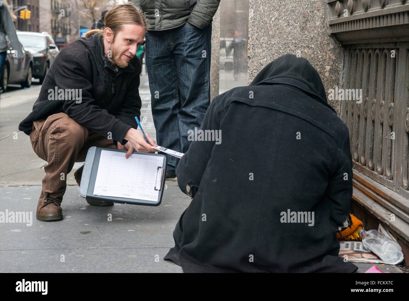 Usa homeless man sitting streets hi-res stock photography and images ...
