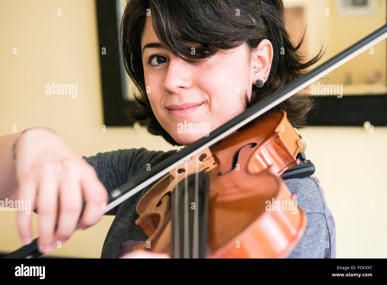 Italian violinist hi-res stock photography and images - Alamy