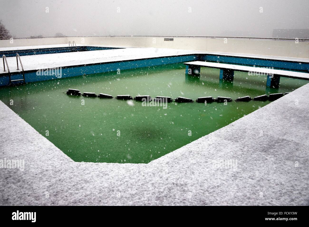 Swimming pool winter hi-res stock photography and images - Alamy