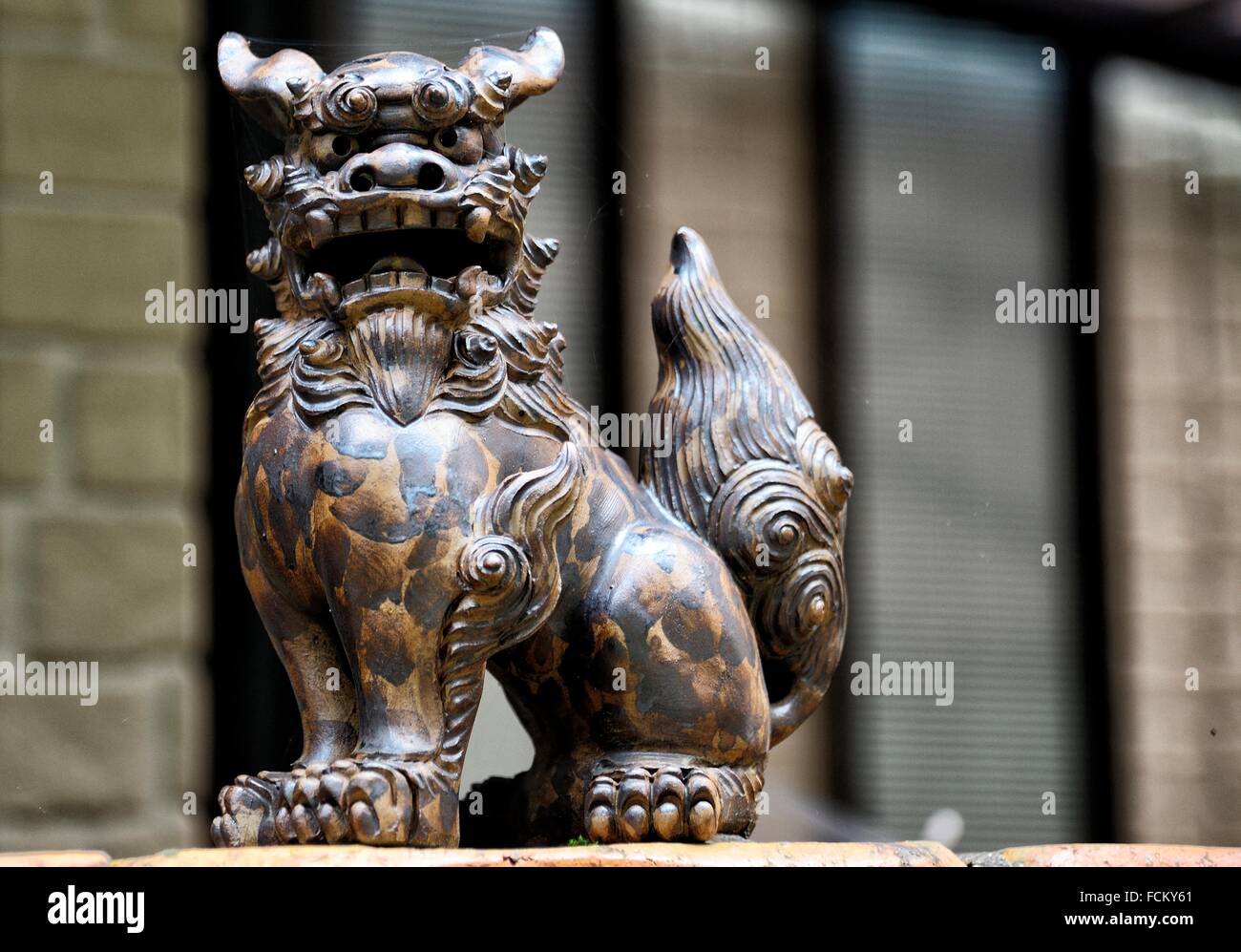 Shisa lion statue hi-res stock photography and images - Alamy
