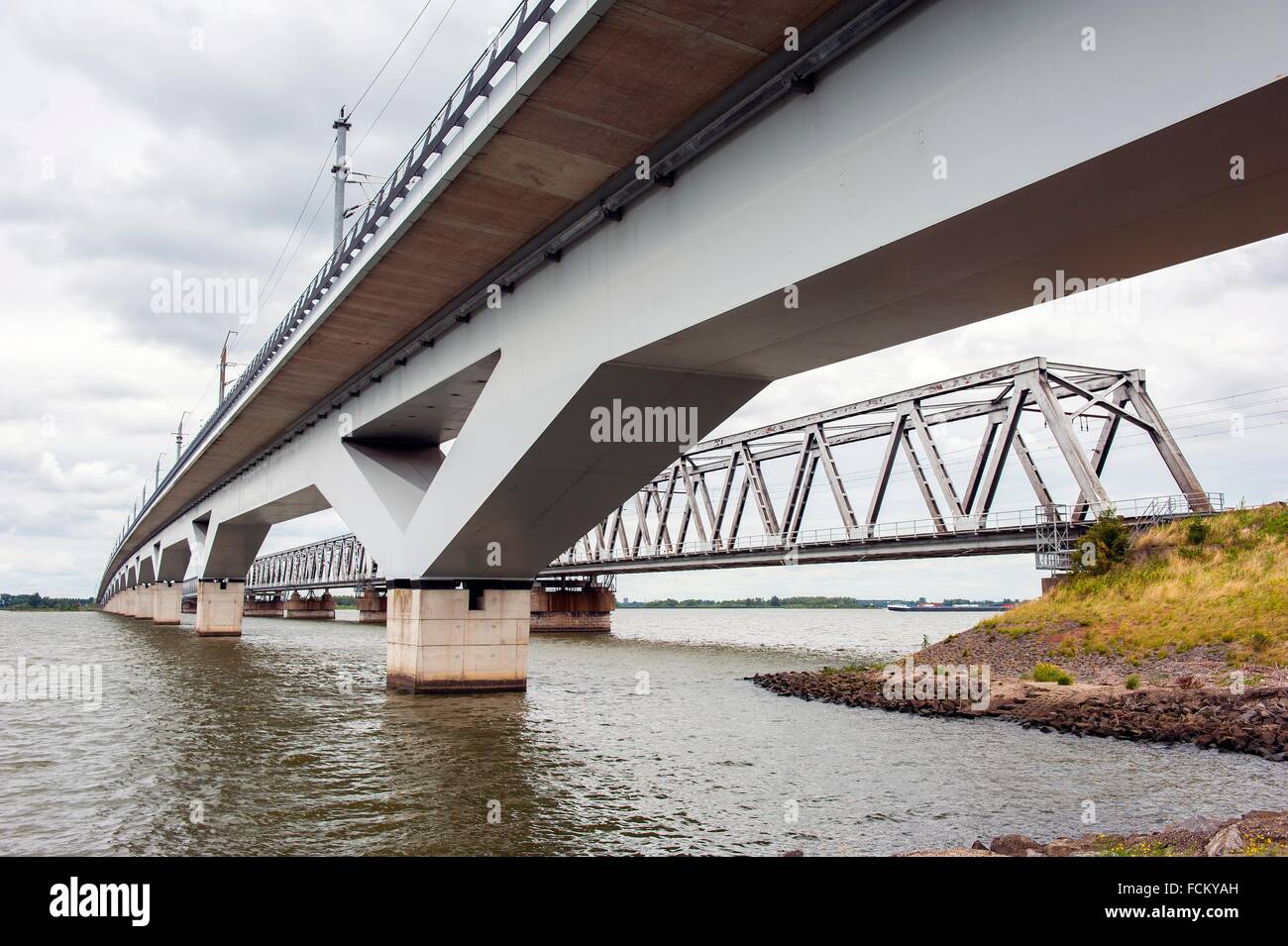 Moerdijk railroad bridge hi-res stock photography and images - Alamy