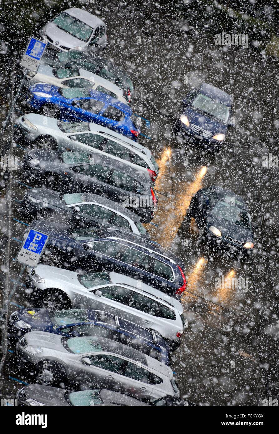 Heavy winter in geneva hi-res stock photography and images - Alamy