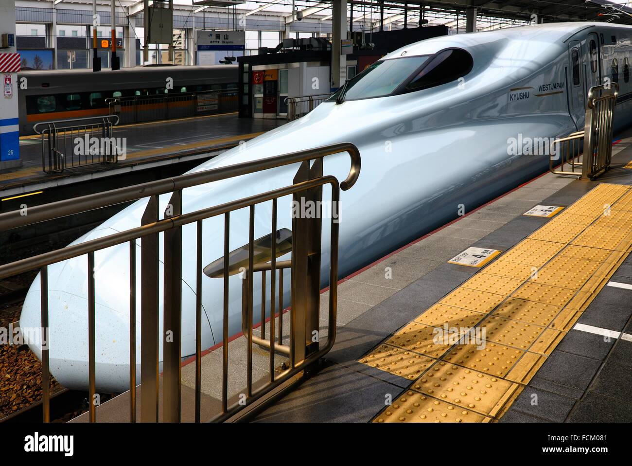 Shin osaka railway station hi-res stock photography and images - Alamy