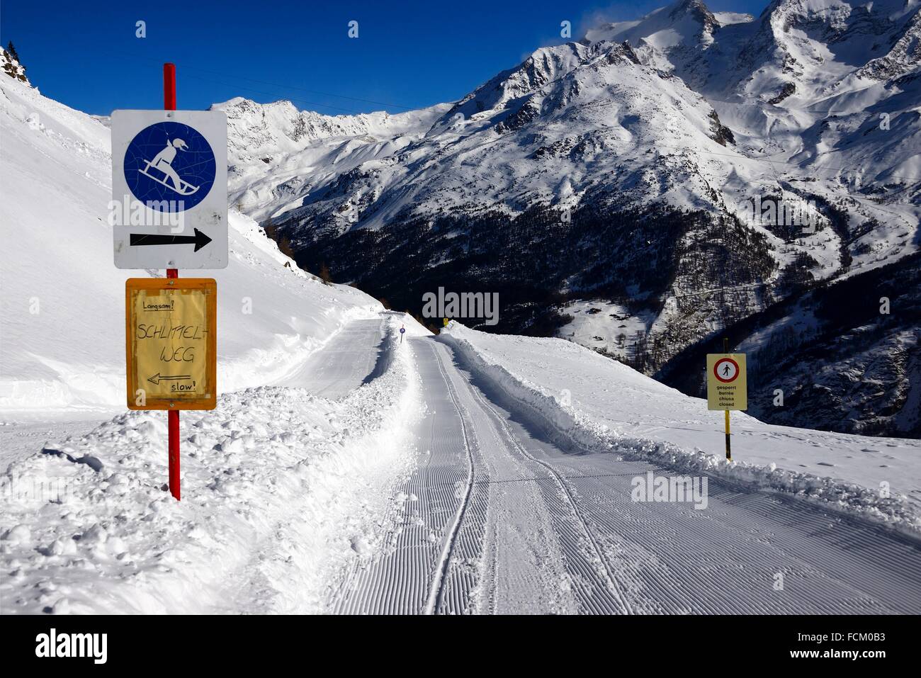 Sled sledge road sign High Resolution Stock Photography and Images - Alamy