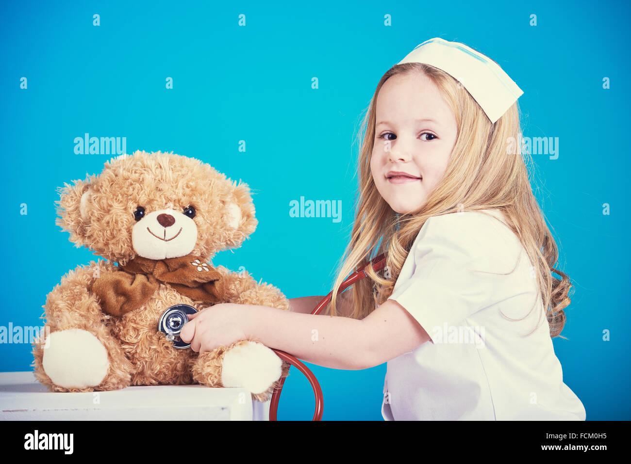Female medical examiner hi-res stock photography and images - Alamy