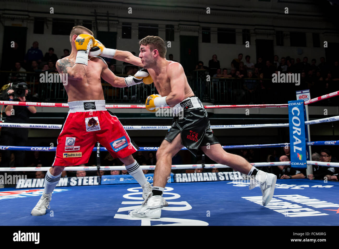 Lands a punch hi-res stock photography and images - Alamy