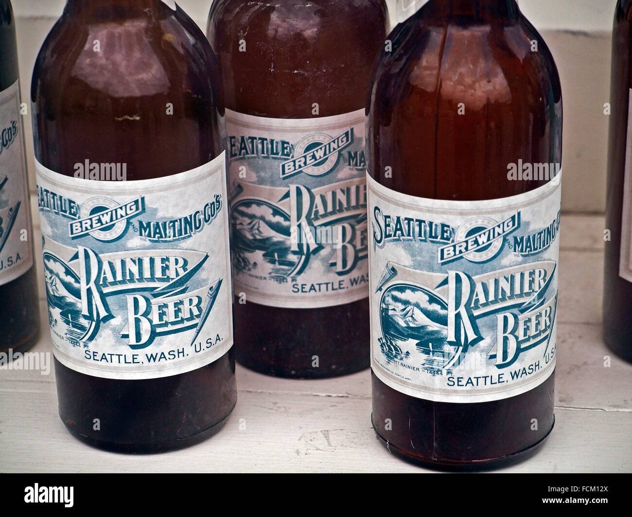 Old beer bottles historic hi-res stock photography and images - Alamy