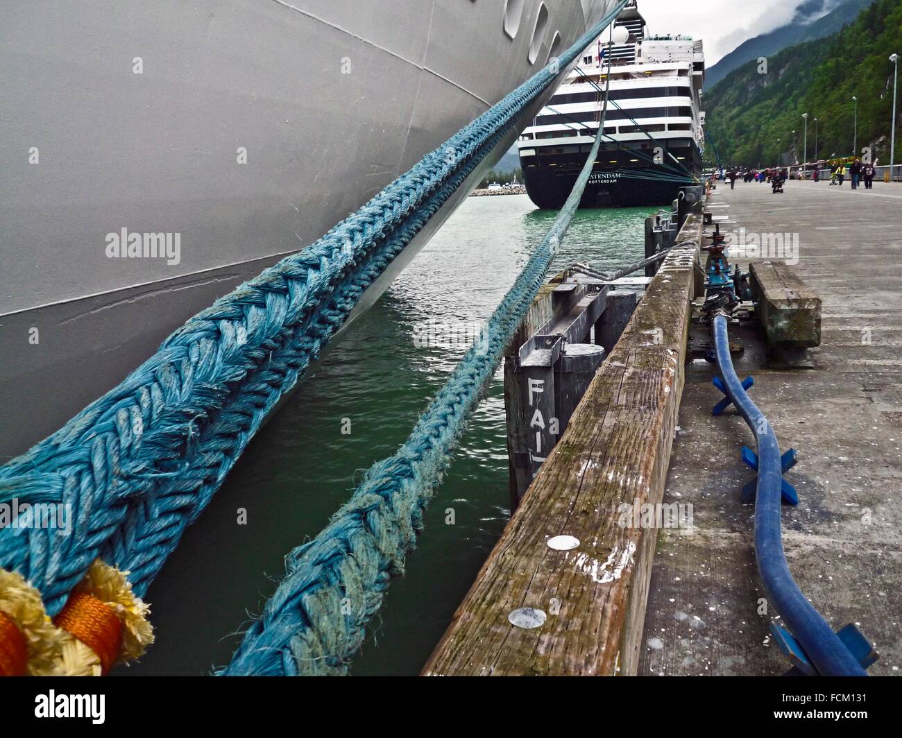 Ships at dock in skagway hi-res stock photography and images - Alamy