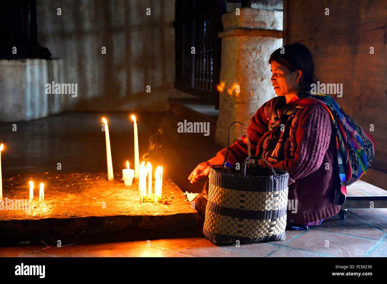Mayan people praying hi-res stock photography and images - Alamy