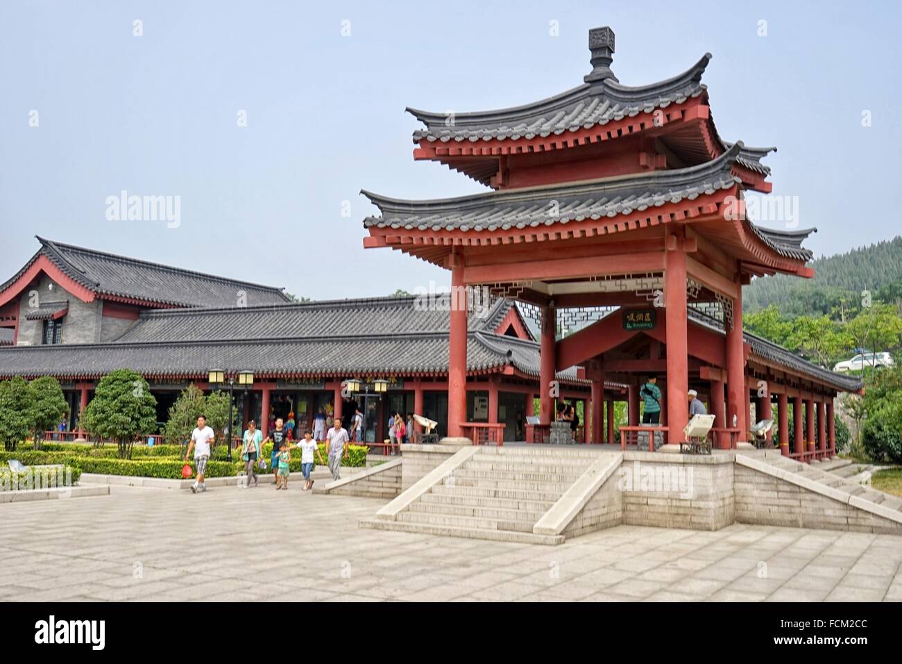Zhengzhou temple hi-res stock photography and images - Alamy