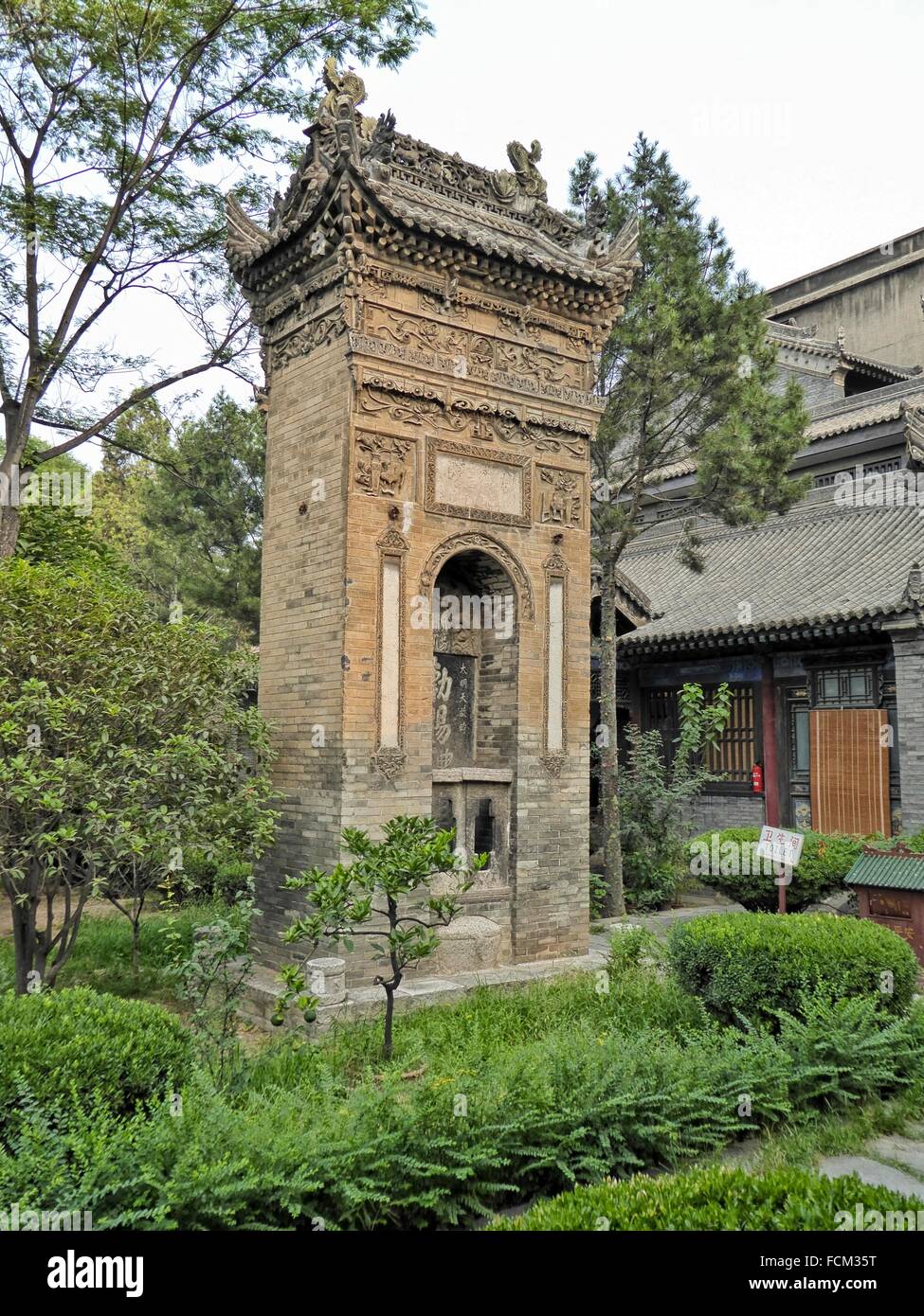 The great mosque serves over 60, 000 Chinese muslims in the Xi´an area ...