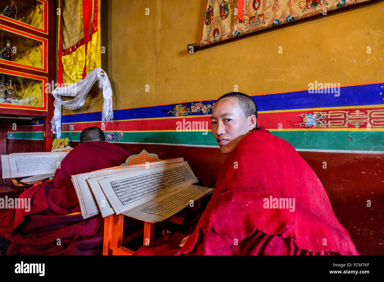 Praying at the temple Stock Photo - Alamy