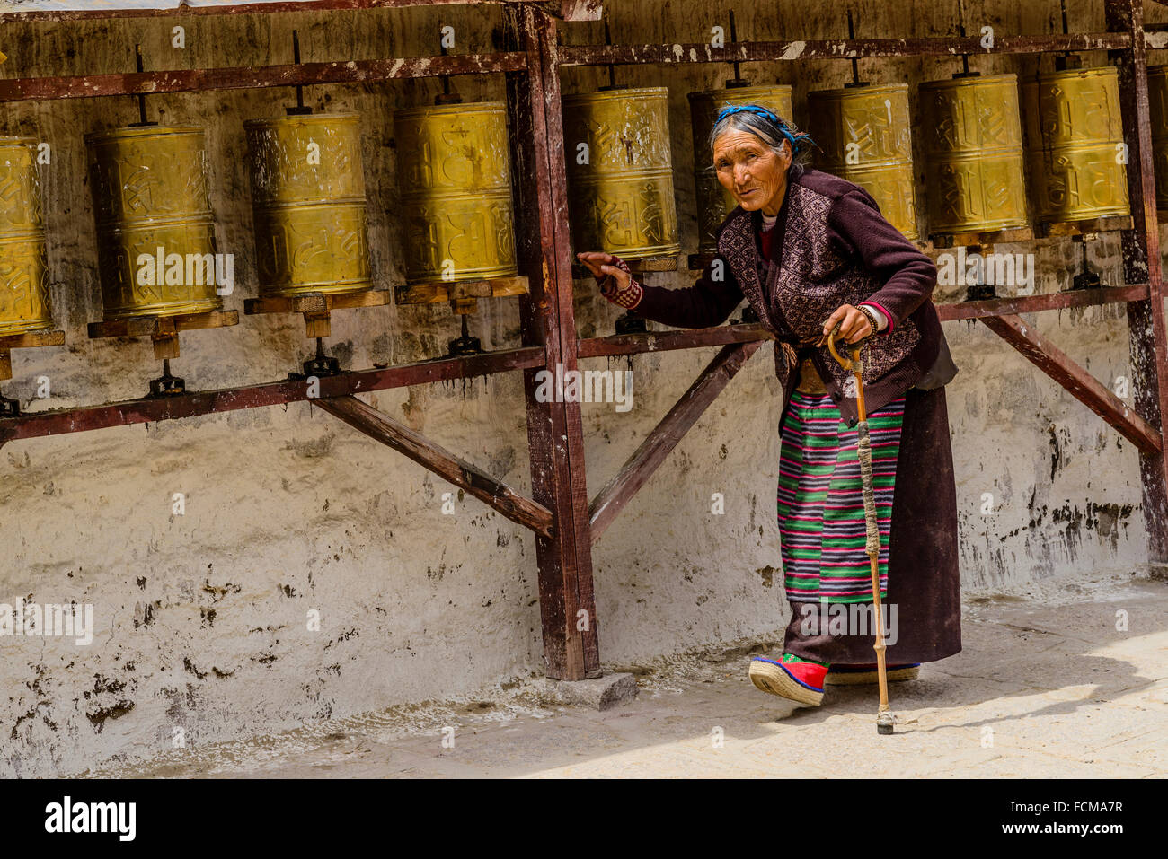 Praying tibetans hi-res stock photography and images - Alamy