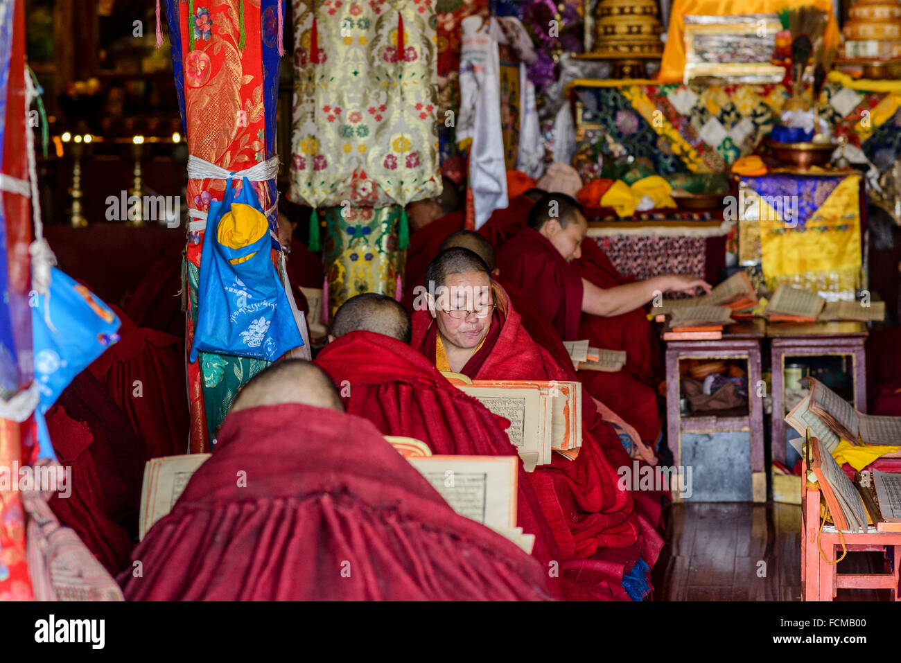 Praying at the temple Stock Photo - Alamy