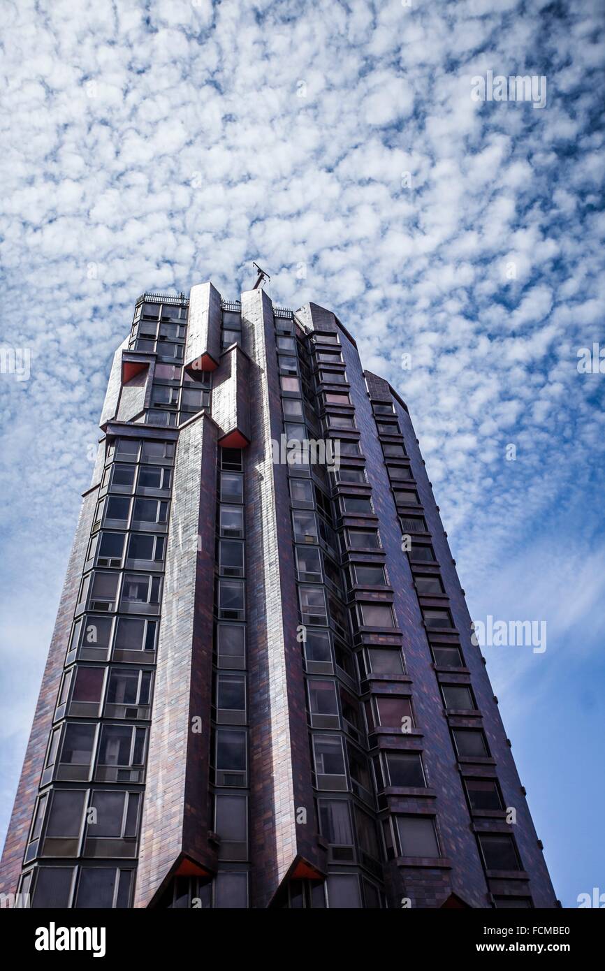 21 story modern skyscraper hi-res stock photography and images - Alamy