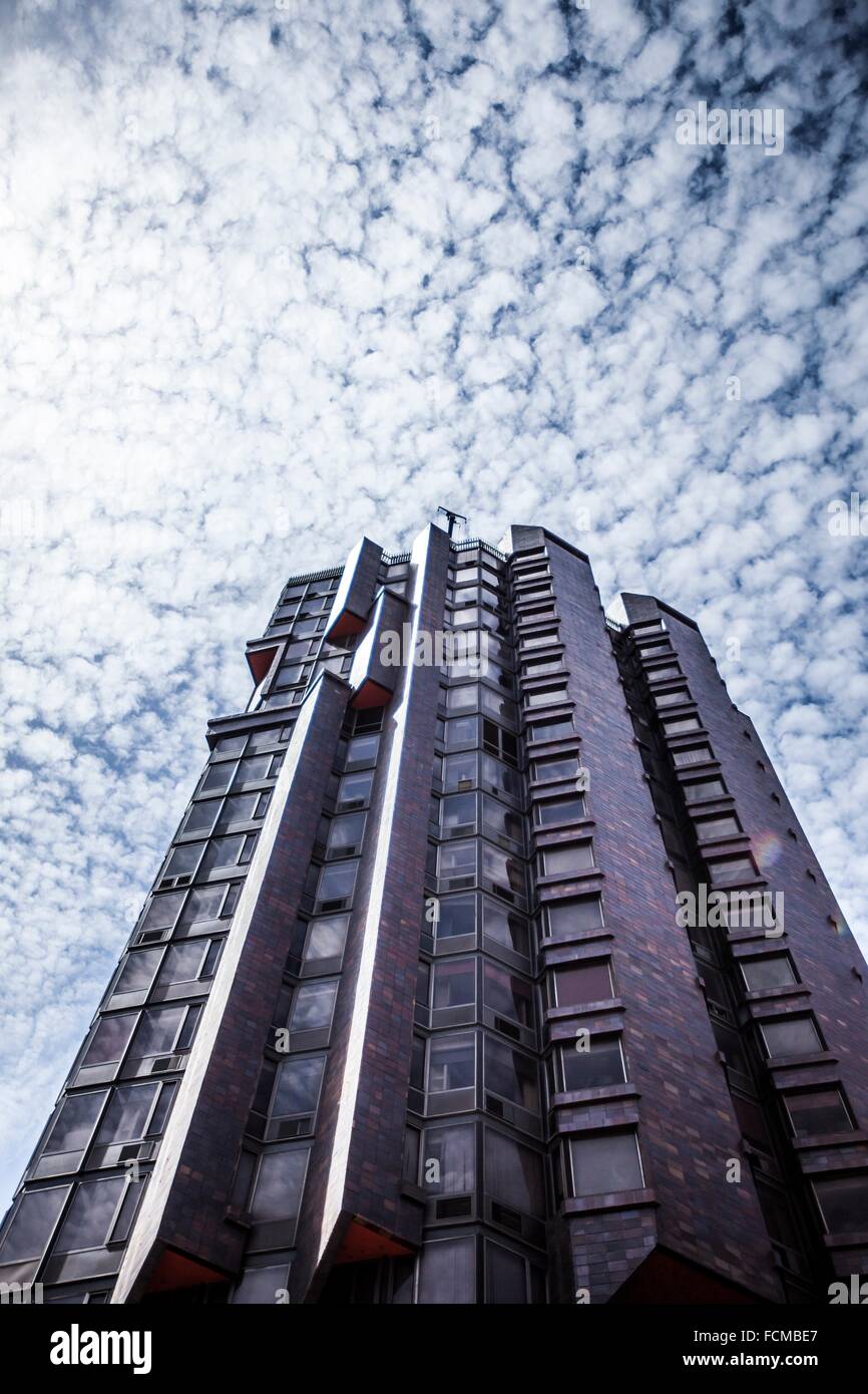 21 story modern skyscraper hi-res stock photography and images - Alamy