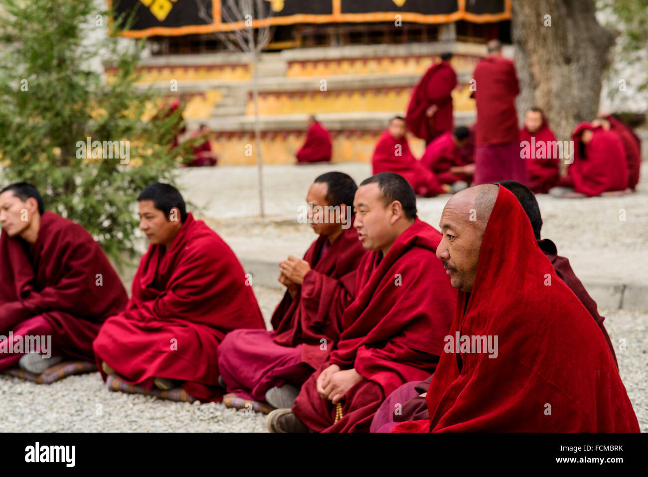 Monks debate at Sera monastery Stock Photo - Alamy