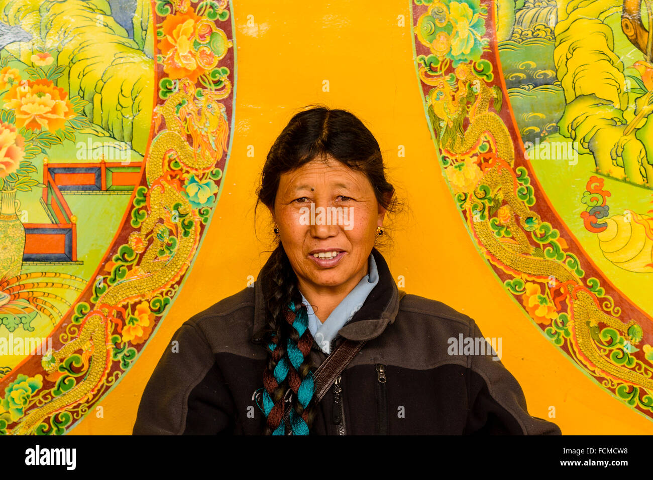 Portrait of tibetan woman hi-res stock photography and images - Alamy
