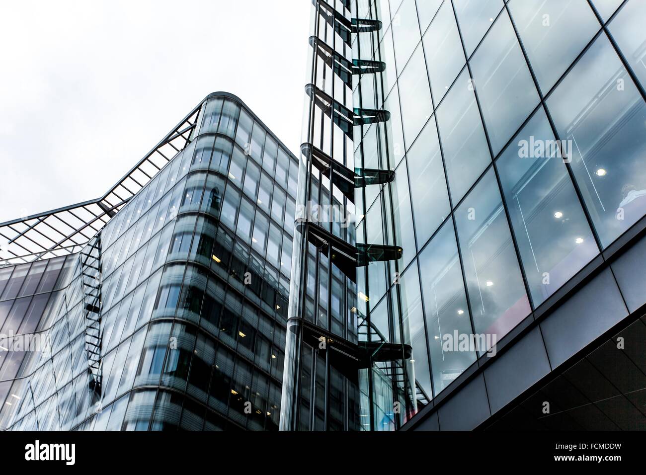 4 more london riverside office building hi-res stock photography and ...