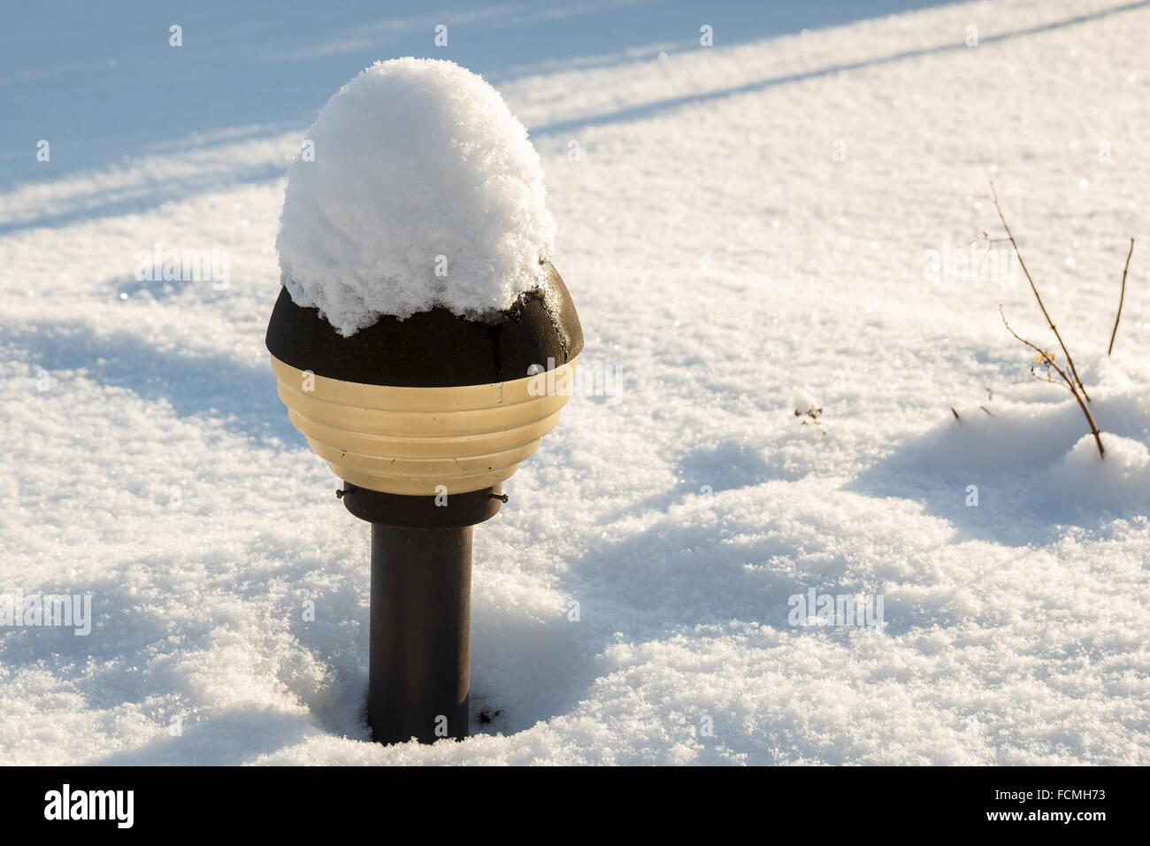 Lamp post snow hi-res stock photography and images - Alamy